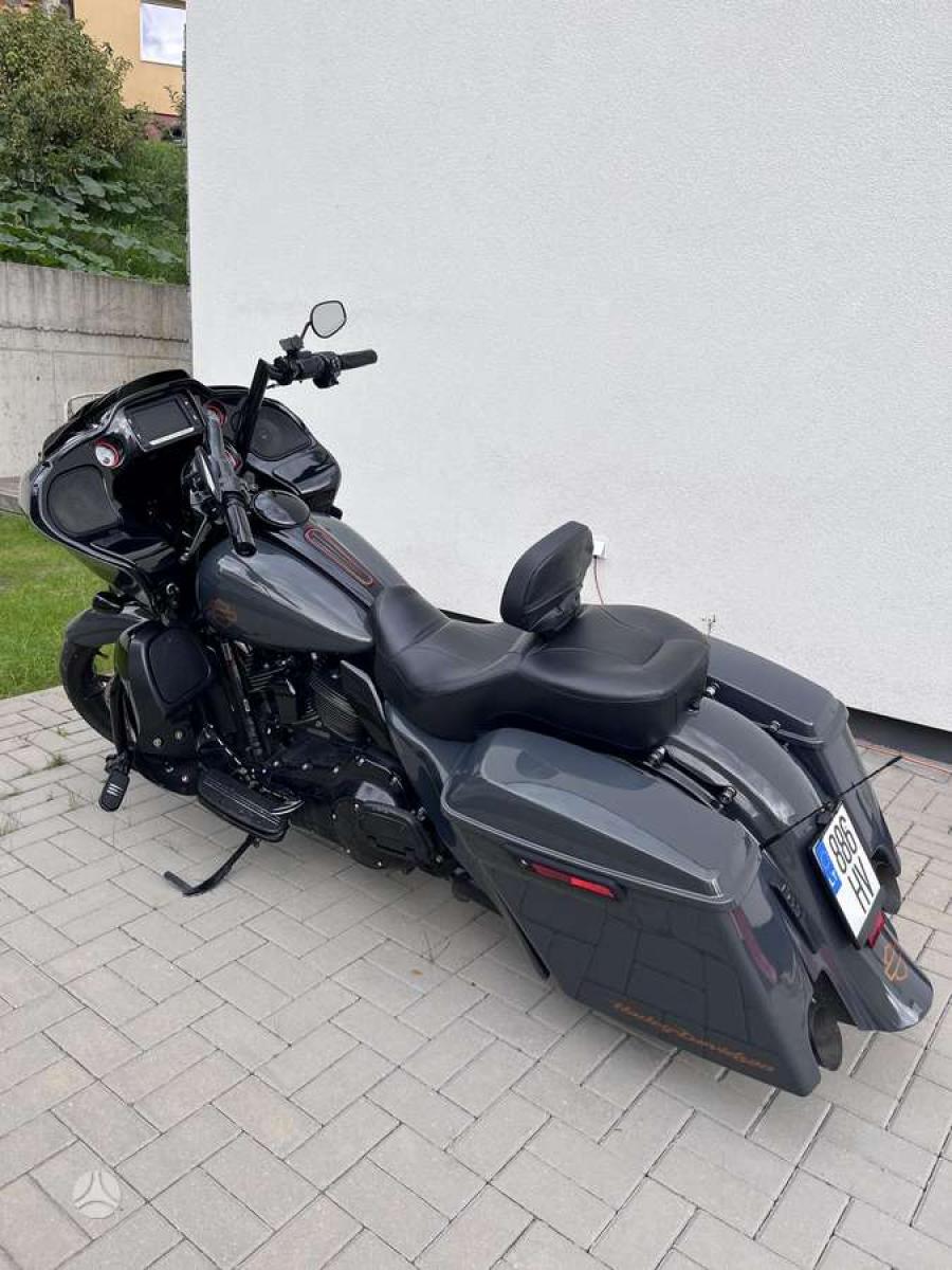Серый Харли-Девидсон Road Glide 2015 в Вильнюс, объемом двигателя 1.70 л и пробегом 46 тыс. км за 10500 €, фото 4 на AUTOMOTO.COM.LV