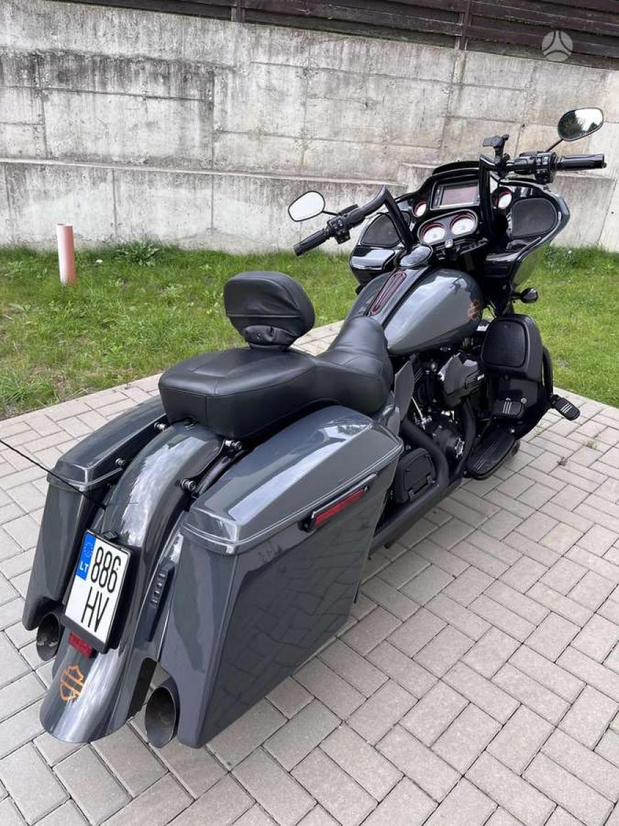 Серый Харли-Девидсон Road Glide 2015 в Вильнюс, объемом двигателя 1.70 л и пробегом 46 тыс. км за 10500 €, фото 5 на AUTOMOTO.COM.LV