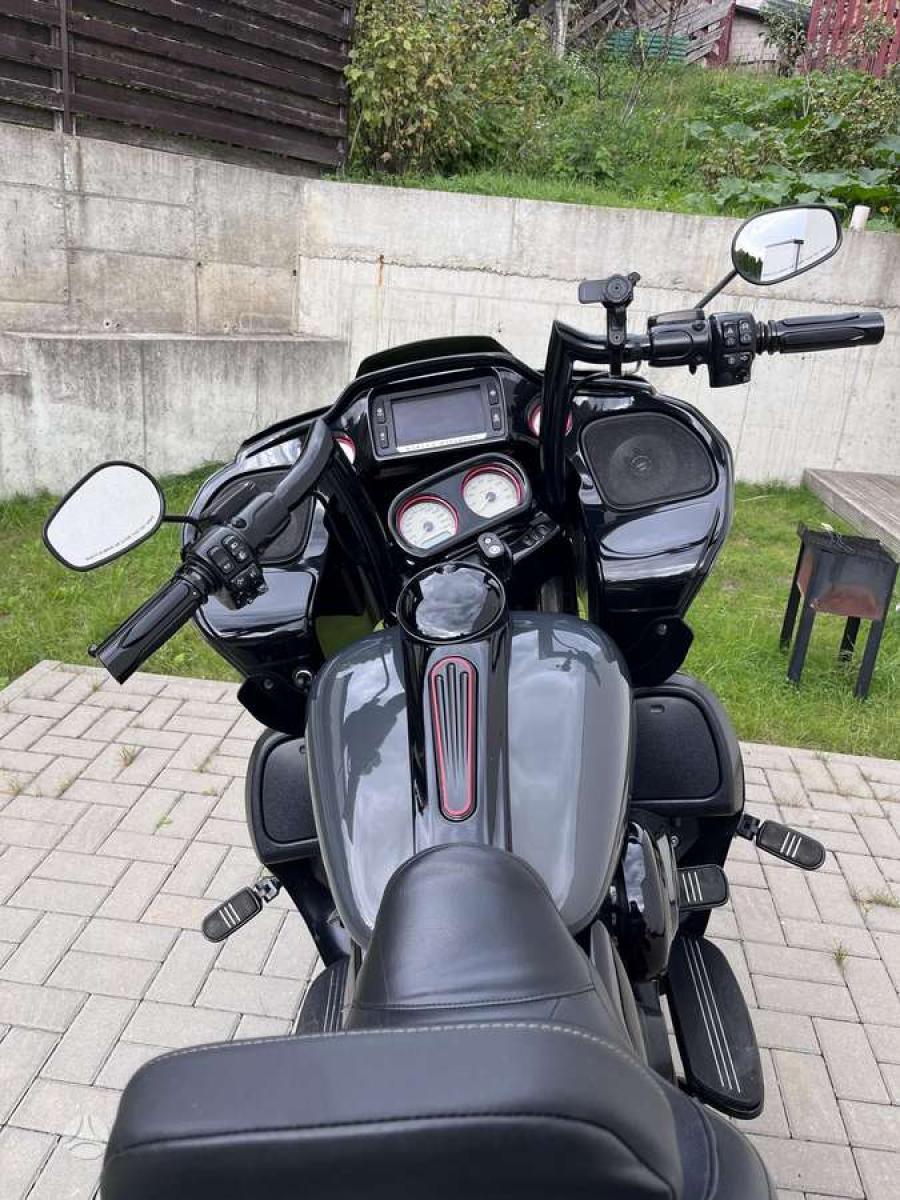 Серый Харли-Девидсон Road Glide 2015 в Вильнюс, объемом двигателя 1.70 л и пробегом 46 тыс. км за 10500 €, фото 6 на AUTOMOTO.COM.LV