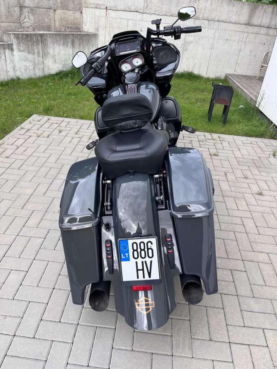 Серый Харли-Девидсон Road Glide 2015 в Вильнюс, объемом двигателя 1.70 л и пробегом 46 тыс. км за 10500 €, фото 7 на AUTOMOTO.COM.LV