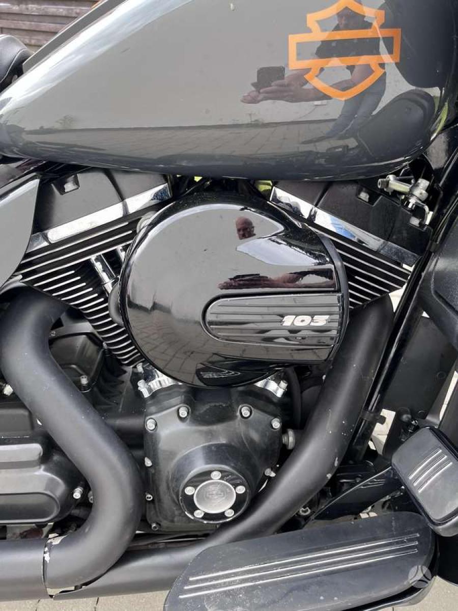 Серый Харли-Девидсон Road Glide 2015 в Вильнюс, объемом двигателя 1.70 л и пробегом 46 тыс. км за 10500 €, фото 9 на AUTOMOTO.COM.LV