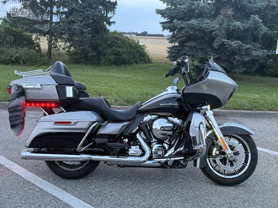 Pelēks Harley-Davidson Road Glide 2016 Marijampole, ar dzinēja tilpumu 1.70 L un nobraukumu 69 tūkst. km par 14200 €, foto 1 vietnē AUTOMOTO.COM.LV