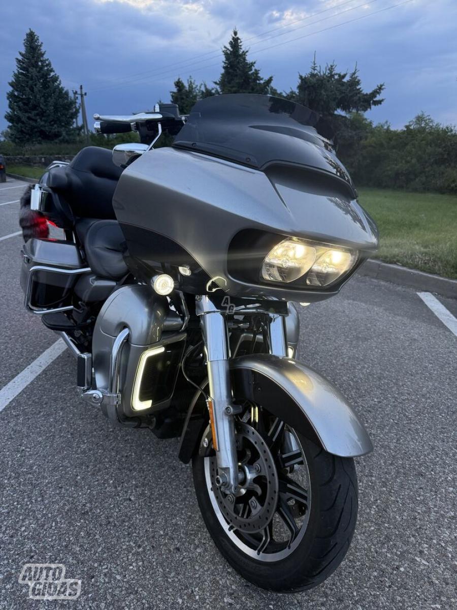 Pelēks Harley-Davidson Road Glide 2016 Marijampole, ar dzinēja tilpumu 1.70 L un nobraukumu 69 tūkst. km par 14200 €, foto 3 vietnē AUTOMOTO.COM.LV