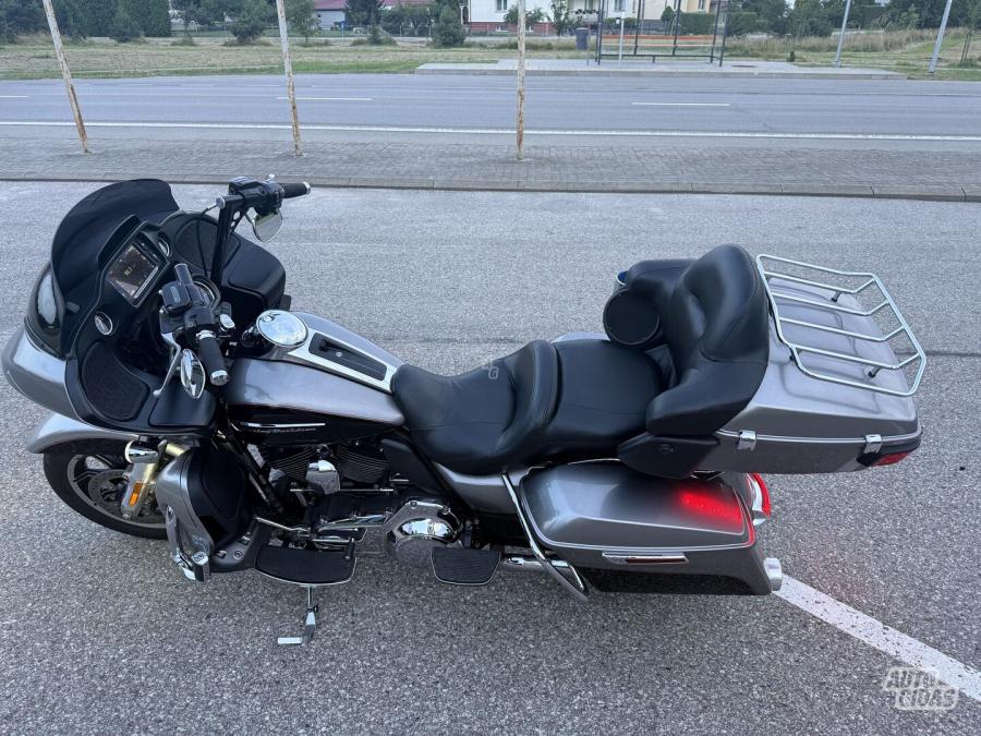 Pelēks Harley-Davidson Road Glide 2016 Marijampole, ar dzinēja tilpumu 1.70 L un nobraukumu 69 tūkst. km par 14200 €, foto 5 vietnē AUTOMOTO.COM.LV