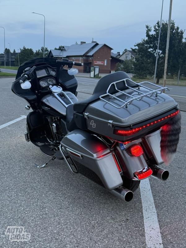 Pelēks Harley-Davidson Road Glide 2016 Marijampole, ar dzinēja tilpumu 1.70 L un nobraukumu 69 tūkst. km par 14200 €, foto 5 vietnē AUTOMOTO.COM.LV