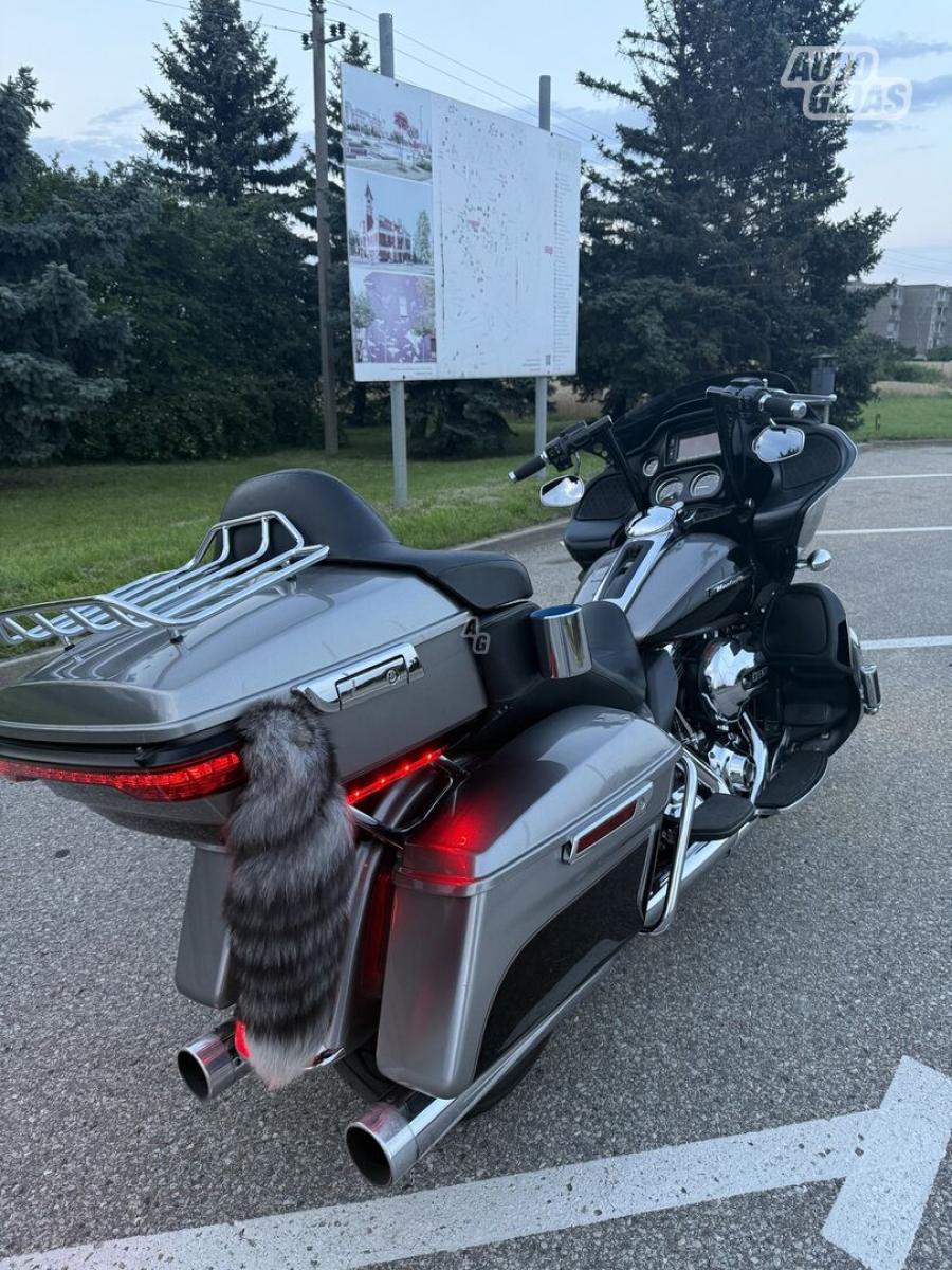 Pelēks Harley-Davidson Road Glide 2016 Marijampole, ar dzinēja tilpumu 1.70 L un nobraukumu 69 tūkst. km par 14200 €, foto 8 vietnē AUTOMOTO.COM.LV