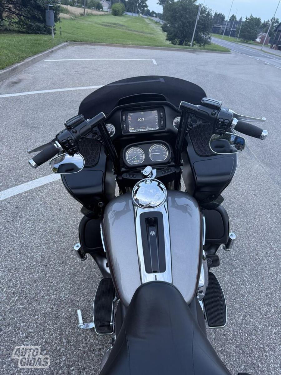 Pelēks Harley-Davidson Road Glide 2016 Marijampole, ar dzinēja tilpumu 1.70 L un nobraukumu 69 tūkst. km par 14200 €, foto 10 vietnē AUTOMOTO.COM.LV