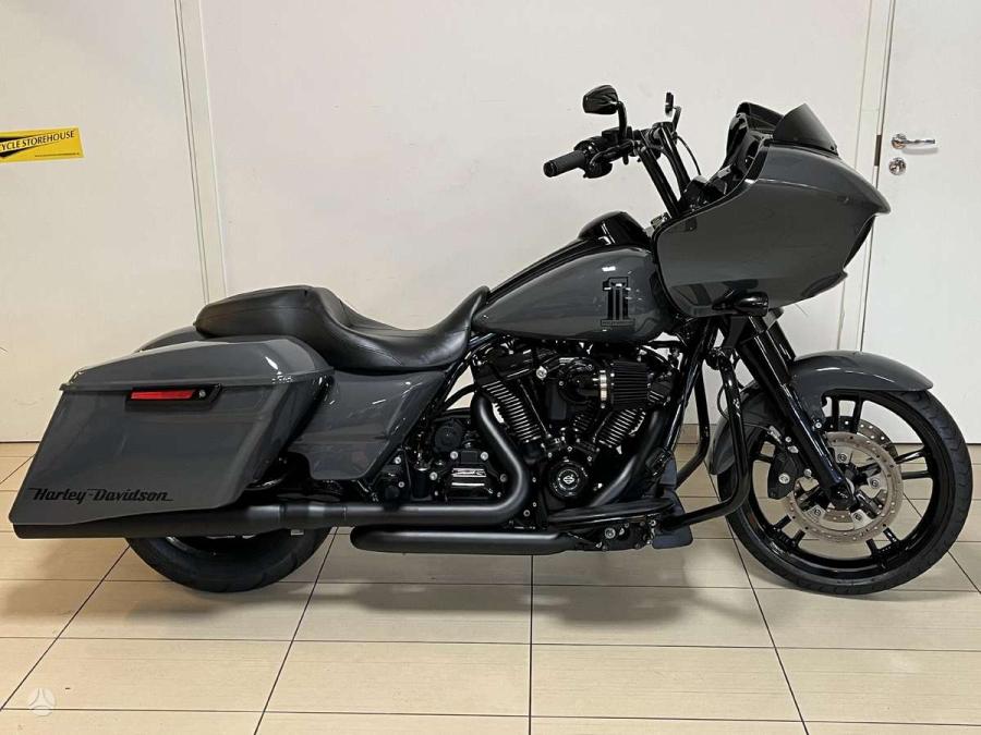 Pelēks Harley-Davidson Road Glide 2017 Klaipėda, ar dzinēja tilpumu 0.00 L un nobraukumu 22 tūkst. km par 13500 €, foto 1 vietnē AUTOMOTO.COM.LV