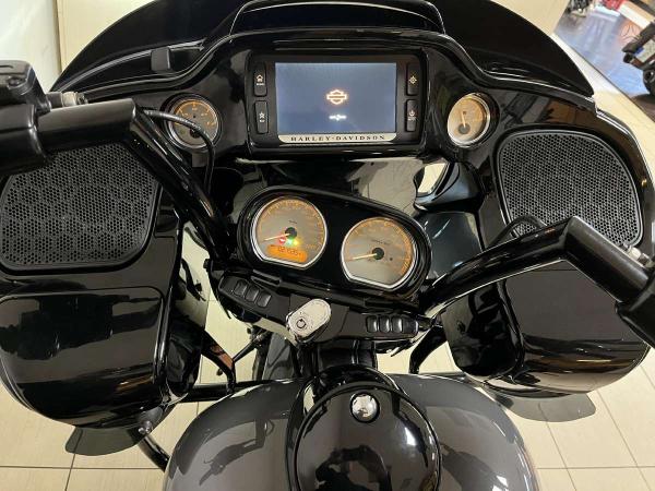 Grey Harley-Davidson Road Glide 2017 in Klaipeda, with an engine capacity of 0.00 L and mileage of 22 thousand km for 13500 €, photo 7 on AUTOMOTO.COM.LV