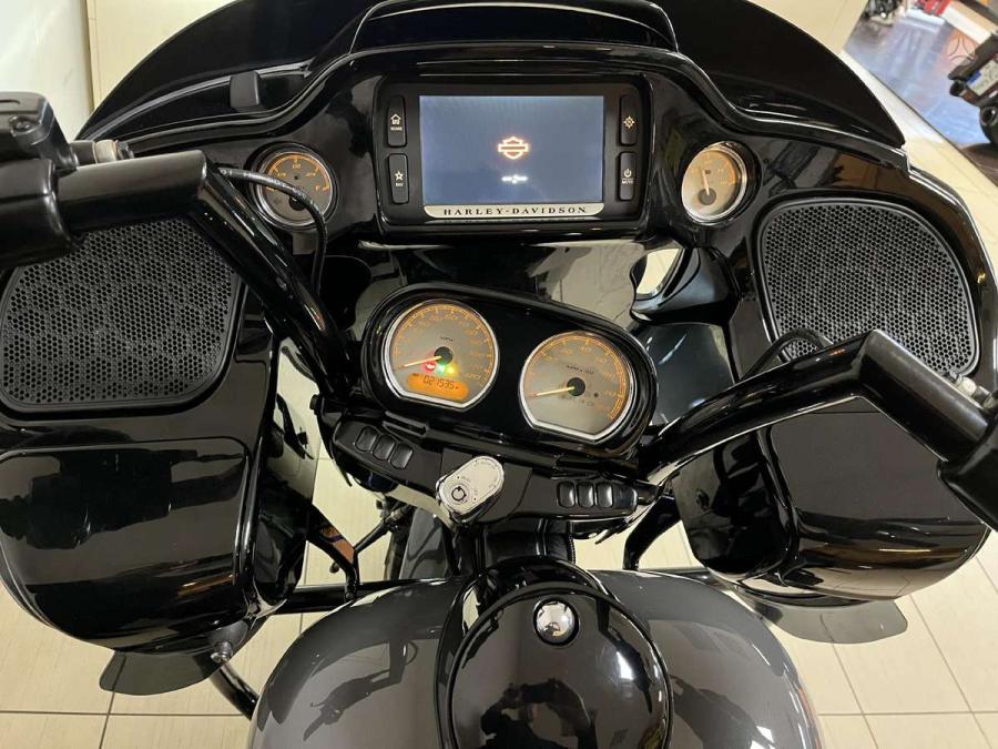 Pelēks Harley-Davidson Road Glide 2017 Klaipėda, ar dzinēja tilpumu 0.00 L un nobraukumu 22 tūkst. km par 13500 €, foto 7 vietnē AUTOMOTO.COM.LV