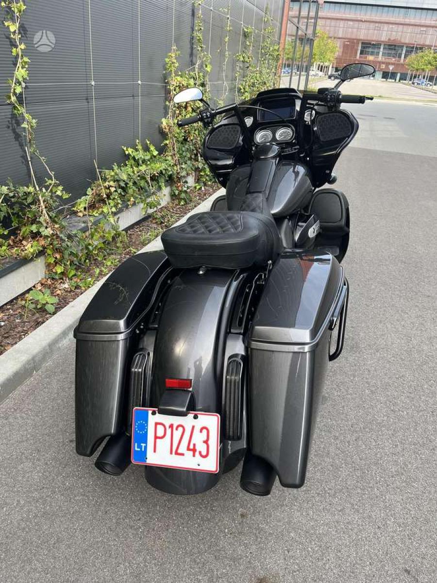 Grey Harley-Davidson Road Glide 2021 in Klaipeda, with an engine capacity of 1.90 L and mileage of 27 thousand km for 16600 €, photo 7 on AUTOMOTO.COM.LV