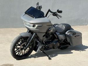 Pelēks Harley-Davidson Road Glide 2024 Jelgava, ar dzinēja tilpumu 1.92 L un nobraukumu 4 tūkst. km par 32000 €, foto 3 vietnē AUTOMOTO.COM.LV
