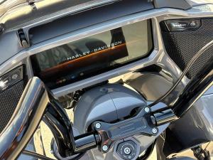 Pelēks Harley-Davidson Road Glide 2024 Jelgava, ar dzinēja tilpumu 1.92 L un nobraukumu 4 tūkst. km par 32000 €, foto 5 vietnē AUTOMOTO.COM.LV