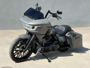 Pelēks Harley-Davidson Road Glide 2024 Jelgava, ar dzinēja tilpumu 1.92 L un nobraukumu 4 tūkst. km par 32000 €, foto 8 vietnē AUTOMOTO.COM.LV