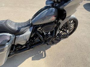 Pelēks Harley-Davidson Road Glide 2024 Jelgava, ar dzinēja tilpumu 1.92 L un nobraukumu 4 tūkst. km par 32000 €, foto 10 vietnē AUTOMOTO.COM.LV