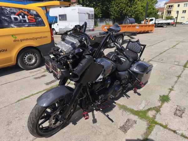 Grey Harley-Davidson Road Glide 2024 in Kaunas, with an engine capacity of 1.75 L and mileage of 14 thousand km for 12000 €, photo 3 on AUTOMOTO.COM.LV