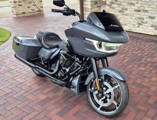 Серый Харли-Девидсон Road Glide 2024 в Шяуляй, объемом двигателя 1.92 л и пробегом 8 тыс. км за 24800 €, фото 1 на AUTOMOTO.COM.LV