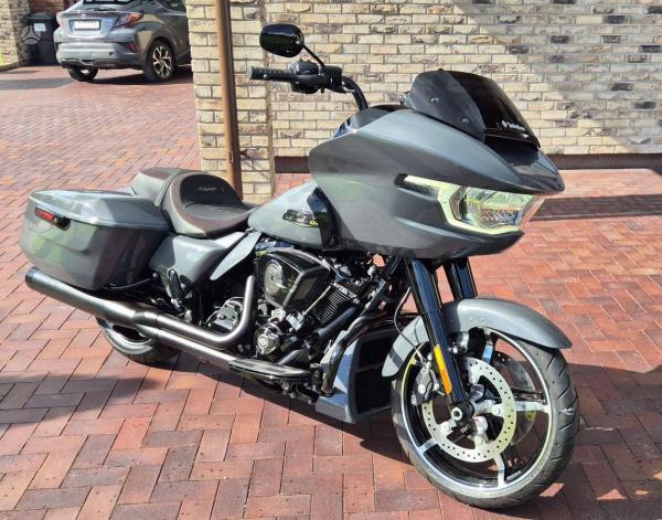 Серый Харли-Девидсон Road Glide 2024 в Шяуляй, объемом двигателя 1.92 л и пробегом 8 тыс. км за 24800 €, фото 2 на AUTOMOTO.COM.LV