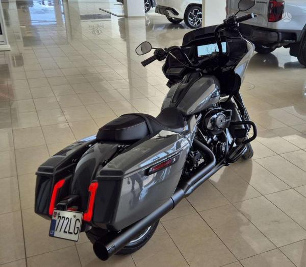 Grey Harley-Davidson Road Glide 2024 in Siauliai, with an engine capacity of 1.92 L and mileage of 8 thousand km for 24400 €, photo 4 on AUTOMOTO.COM.LV