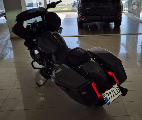 Grey Harley-Davidson Road Glide 2024 in Siauliai, with an engine capacity of 1.92 L and mileage of 8 thousand km for 24400 €, photo 5 on AUTOMOTO.COM.LV