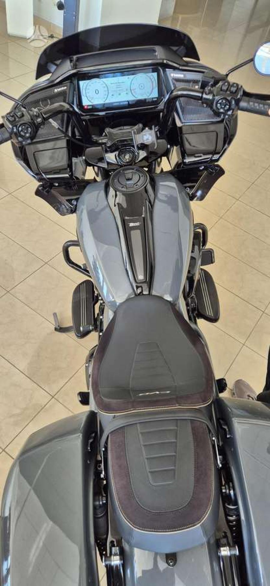 Серый Харли-Девидсон Road Glide 2024 в Шяуляй, объемом двигателя 1.92 л и пробегом 8 тыс. км за 24400 €, фото 21 на AUTOMOTO.COM.LV