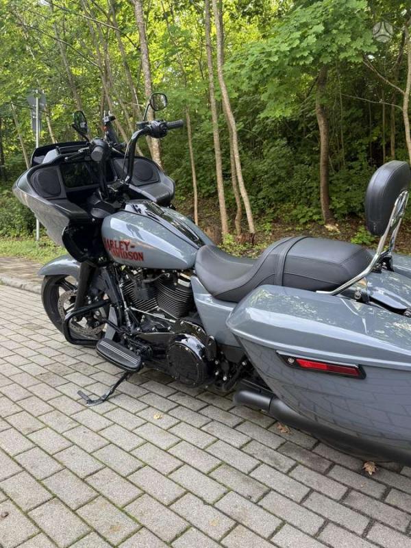 Харли-Девидсон Road Glide 2024 в Клайпеда на AUTOMOTO.COM.LV Серый Харли-Девидсон Road Glide 2024 в Клайпеда, объемом двигателя 0.00 л и пробегом 14 тыс. км за 23300 €, фото 1 на AUTOMOTO.COM.LV