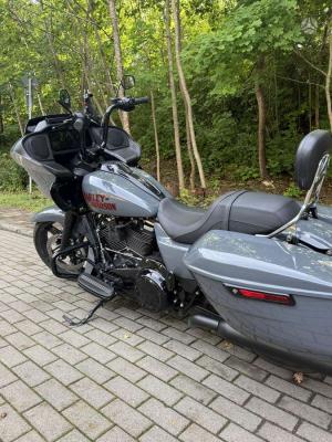 Pelēks Harley-Davidson Road Glide 2024 Klaipėda, ar dzinēja tilpumu 0.00 L un nobraukumu 14 tūkst. km par 23300 €, foto  vietnē AUTOMOTO.COM.LV