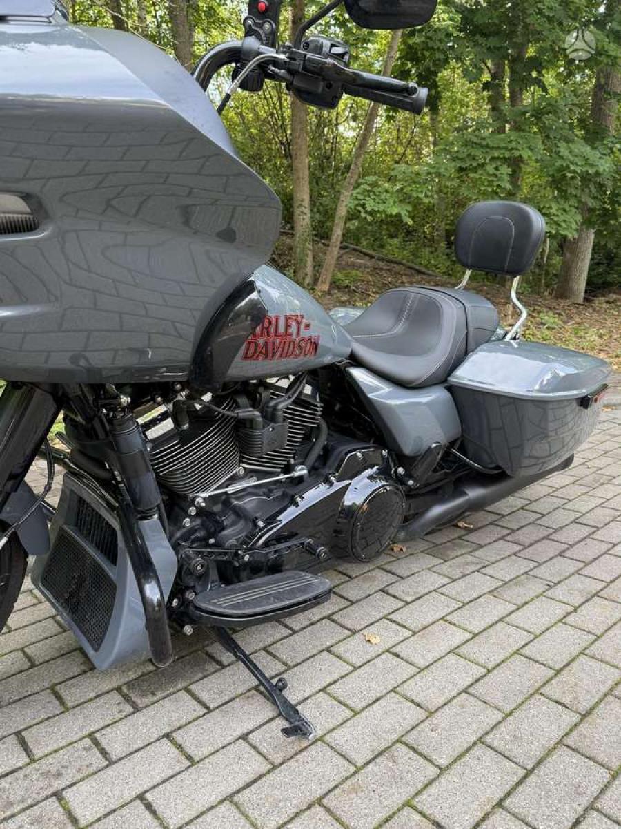 Pelēks Harley-Davidson Road Glide 2024 Klaipėda, ar dzinēja tilpumu 0.00 L un nobraukumu 14 tūkst. km par 23300 €, foto 3 vietnē AUTOMOTO.COM.LV