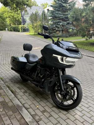Pelēks Harley-Davidson Road Glide 2024 Klaipėda, ar dzinēja tilpumu 0.00 L un nobraukumu 14 tūkst. km par 23300 €, foto 5 vietnē AUTOMOTO.COM.LV