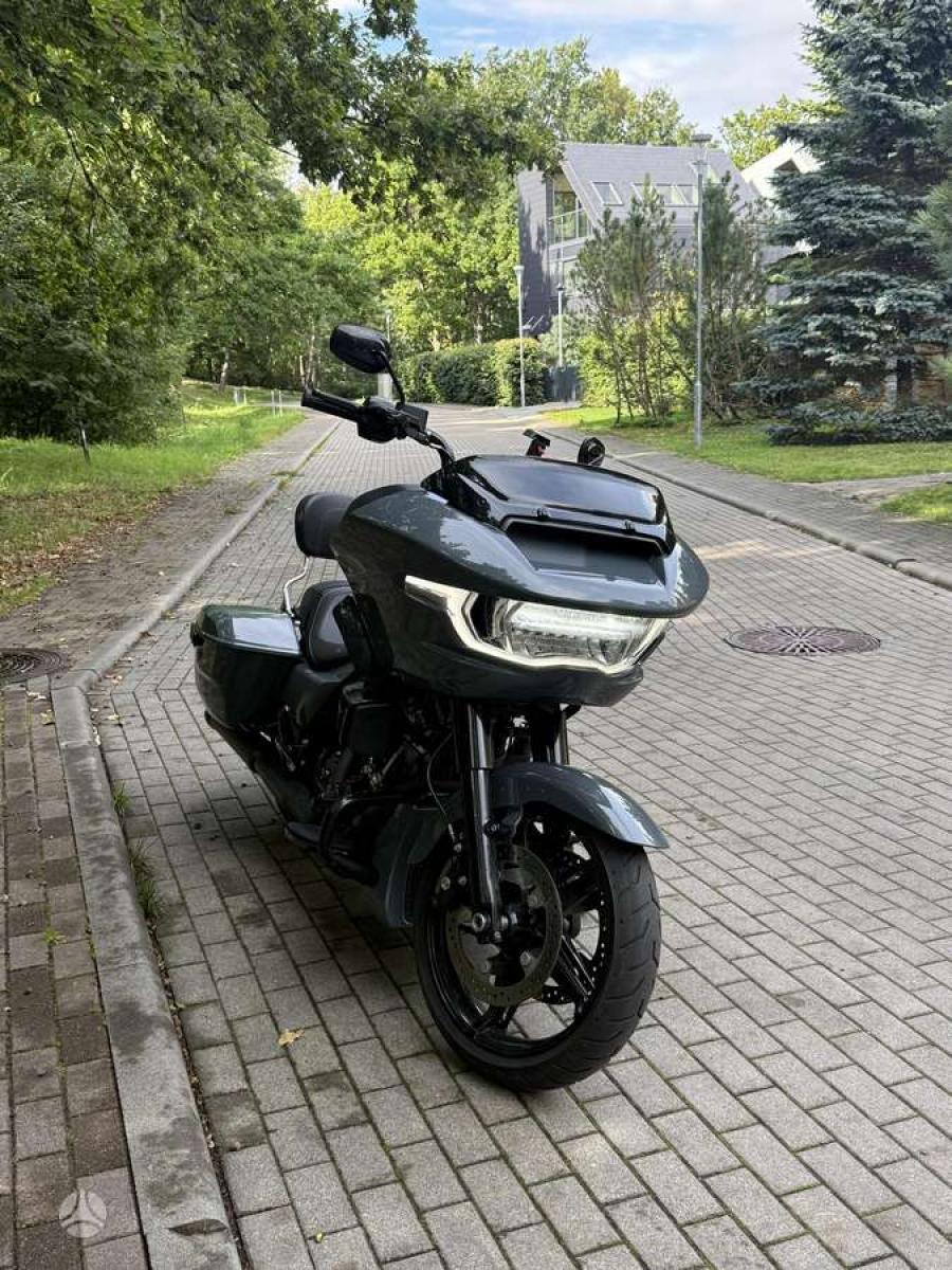 Pelēks Harley-Davidson Road Glide 2024 Klaipėda, ar dzinēja tilpumu 0.00 L un nobraukumu 14 tūkst. km par 23300 €, foto 6 vietnē AUTOMOTO.COM.LV