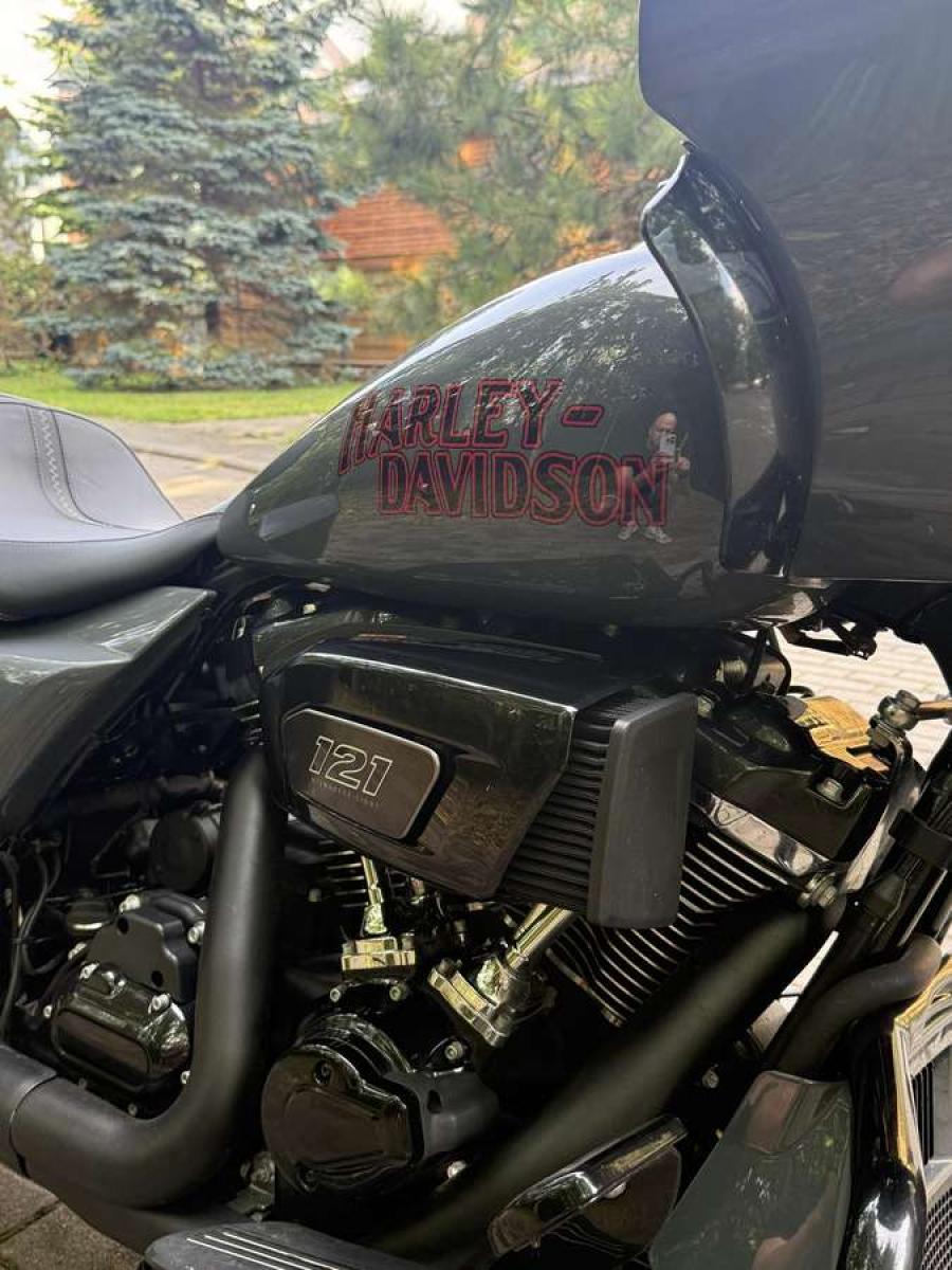 Pelēks Harley-Davidson Road Glide 2024 Klaipėda, ar dzinēja tilpumu 0.00 L un nobraukumu 14 tūkst. km par 23300 €, foto 7 vietnē AUTOMOTO.COM.LV