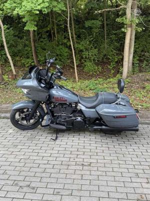 Pelēks Harley-Davidson Road Glide 2024 Klaipėda, ar dzinēja tilpumu 0.00 L un nobraukumu 14 tūkst. km par 23300 €, foto 12 vietnē AUTOMOTO.COM.LV