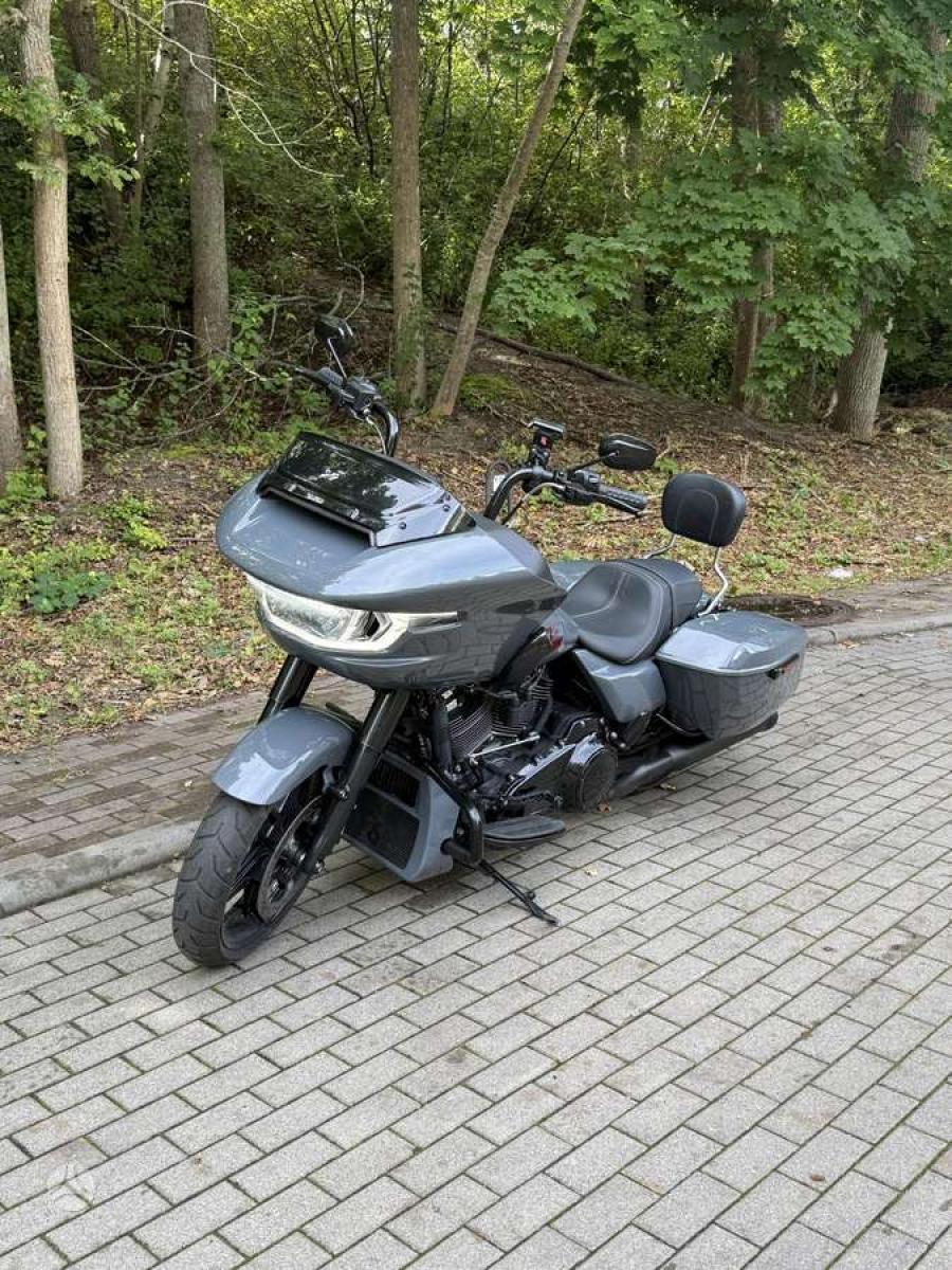 Pelēks Harley-Davidson Road Glide 2024 Klaipėda, ar dzinēja tilpumu 0.00 L un nobraukumu 14 tūkst. km par 23300 €, foto 13 vietnē AUTOMOTO.COM.LV