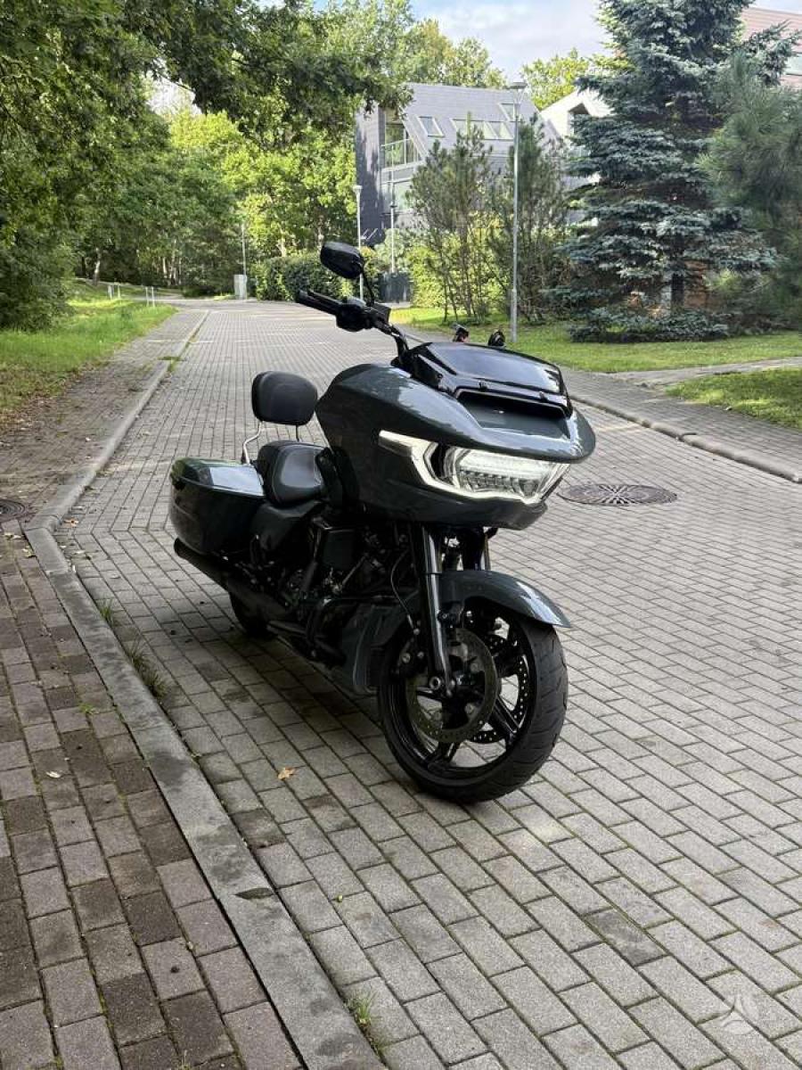 Pelēks Harley-Davidson Road Glide 2024 Klaipėda, ar dzinēja tilpumu 0.00 L un nobraukumu 14 tūkst. km par 23300 €, foto 14 vietnē AUTOMOTO.COM.LV