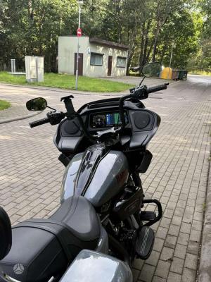 Pelēks Harley-Davidson Road Glide 2024 Klaipėda, ar dzinēja tilpumu 0.00 L un nobraukumu 14 tūkst. km par 23300 €, foto 16 vietnē AUTOMOTO.COM.LV