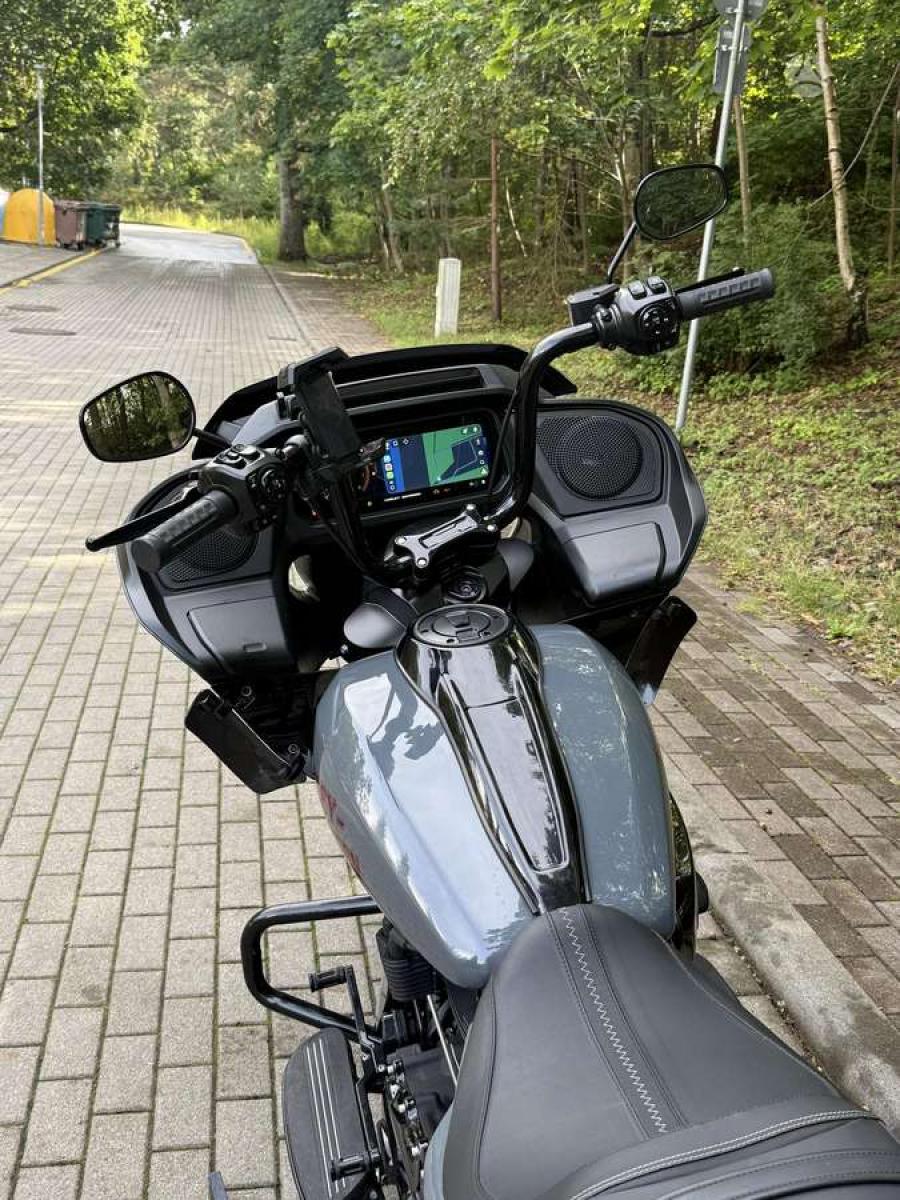 Pelēks Harley-Davidson Road Glide 2024 Klaipėda, ar dzinēja tilpumu 0.00 L un nobraukumu 14 tūkst. km par 23300 €, foto 18 vietnē AUTOMOTO.COM.LV