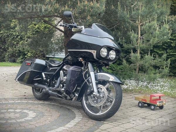 Harley-Davidson Road Glide 2013 in Riga, with an engine capacity of 1.80 L and mileage of 0 thousand km for 14900 €, photo 1 on AUTOMOTO.COM.LV