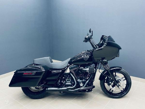 Harley-Davidson Road Glide 2015 in Siauliai, with an engine capacity of 1.70 L and mileage of 25 thousand km for 16500 €, photo 2 on AUTOMOTO.COM.LV