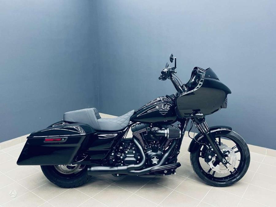 Harley-Davidson Road Glide 2015 in Siauliai, with an engine capacity of 1.70 L and mileage of 25 thousand km for 16500 €, photo 2 on AUTOMOTO.COM.LV