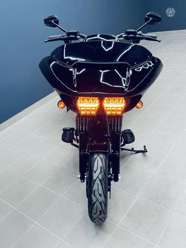 Harley-Davidson Road Glide 2015 in Siauliai, with an engine capacity of 1.70 L and mileage of 25 thousand km for 16500 €, photo 3 on AUTOMOTO.COM.LV