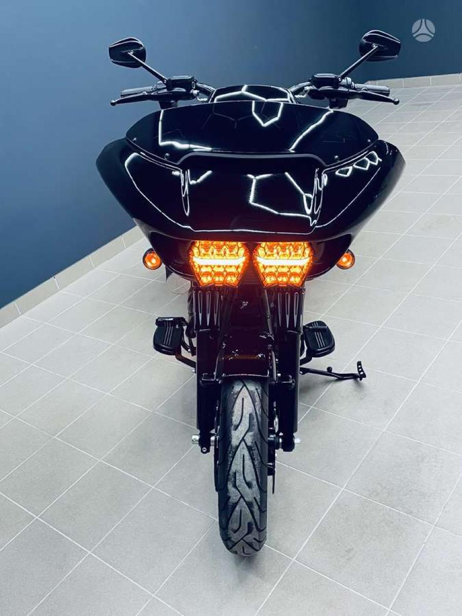 Harley-Davidson Road Glide 2015 in Siauliai, with an engine capacity of 1.70 L and mileage of 25 thousand km for 16500 €, photo 3 on AUTOMOTO.COM.LV