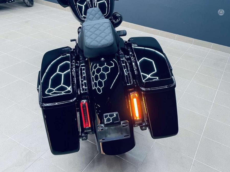 Harley-Davidson Road Glide 2015 in Siauliai, with an engine capacity of 1.70 L and mileage of 25 thousand km for 16500 €, photo 9 on AUTOMOTO.COM.LV