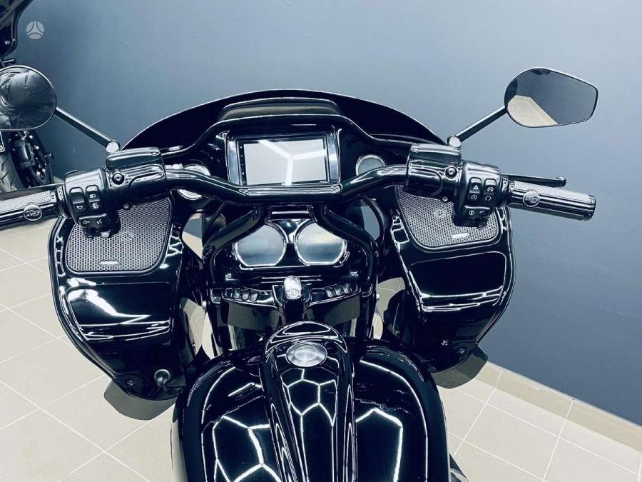 Harley-Davidson Road Glide 2015 in Siauliai, with an engine capacity of 1.70 L and mileage of 25 thousand km for 16500 €, photo 14 on AUTOMOTO.COM.LV