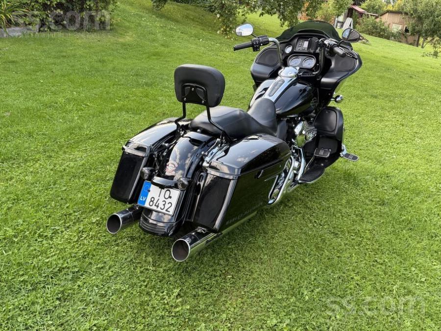 Harley-Davidson Road Glide 2015 in Valmiera, with an engine capacity of 1.69 L and mileage of 0 thousand km for 13900 €, photo 4 on AUTOMOTO.COM.LV
