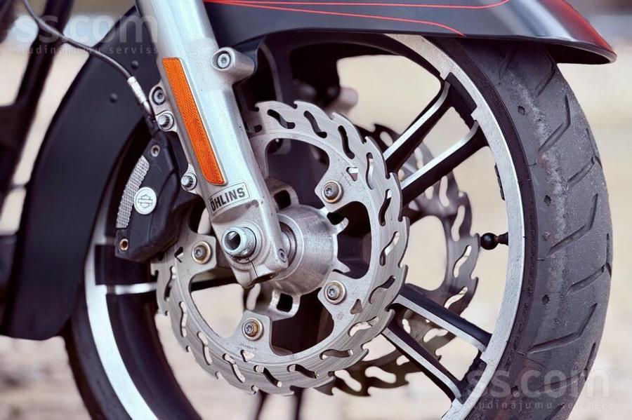 Harley-Davidson Road Glide 2015 Rīga, ar dzinēja tilpumu 1.69 L un nobraukumu 0 tūkst. km par 17900 €, foto 5 vietnē AUTOMOTO.COM.LV