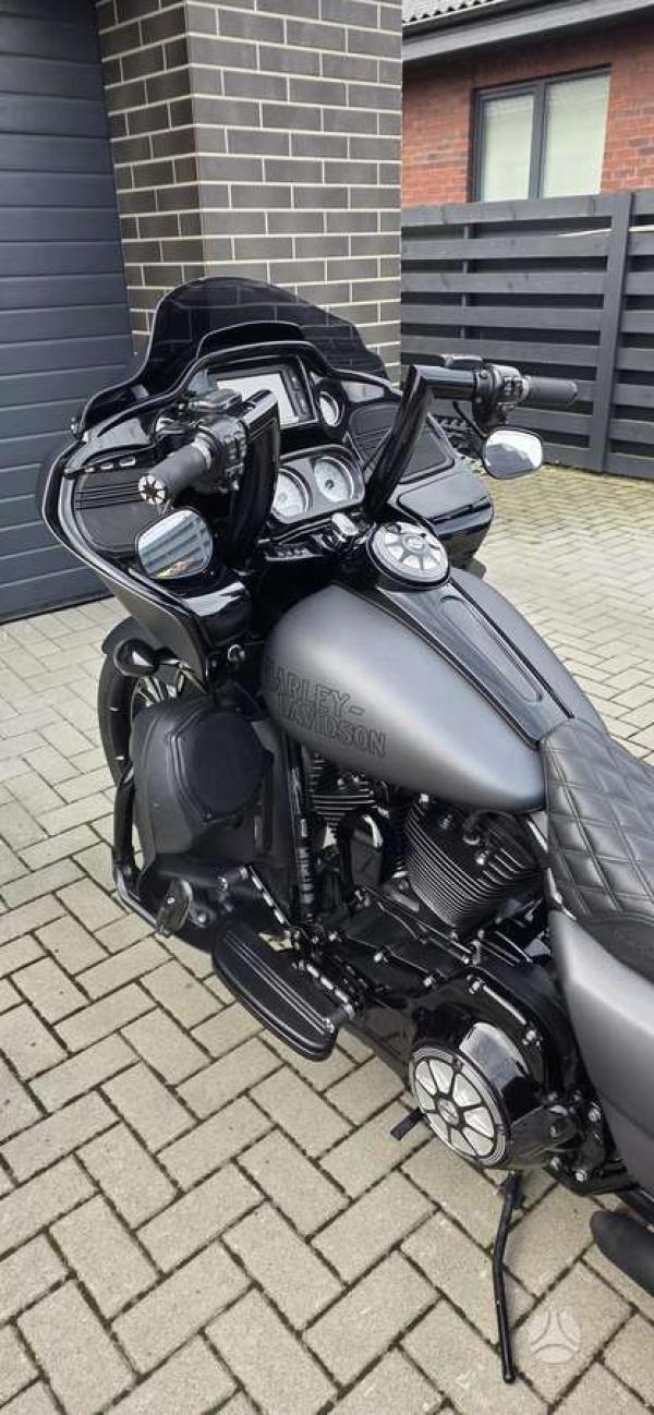 Harley-Davidson Road Glide 2015 in Klaipeda, with an engine capacity of 1.69 L and mileage of 51 thousand km for 15500 €, photo 4 on AUTOMOTO.COM.LV