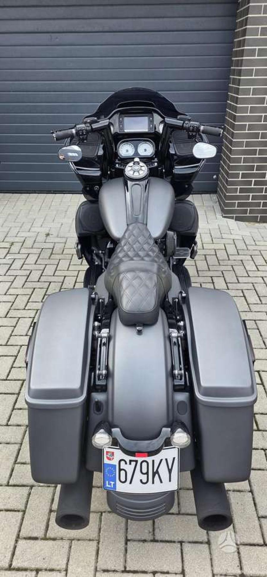 Harley-Davidson Road Glide 2015 in Klaipeda, with an engine capacity of 1.69 L and mileage of 51 thousand km for 15500 €, photo 5 on AUTOMOTO.COM.LV