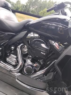 Harley-Davidson Road Glide 2016 in Rezekne, with an engine capacity of 1.69 L and mileage of 0 thousand km for 14300 €, photo 3 on AUTOMOTO.COM.LV