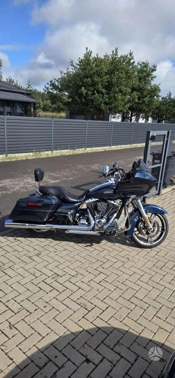 Harley-Davidson Road Glide 2016 in Vilnius on AUTOMOTO.COM.LV Harley-Davidson Road Glide 2016 in Vilnius, with an engine capacity of 0.00 L and mileage of 27 thousand km for 13000 €, photo 4 on AUTOMOTO.COM.LV