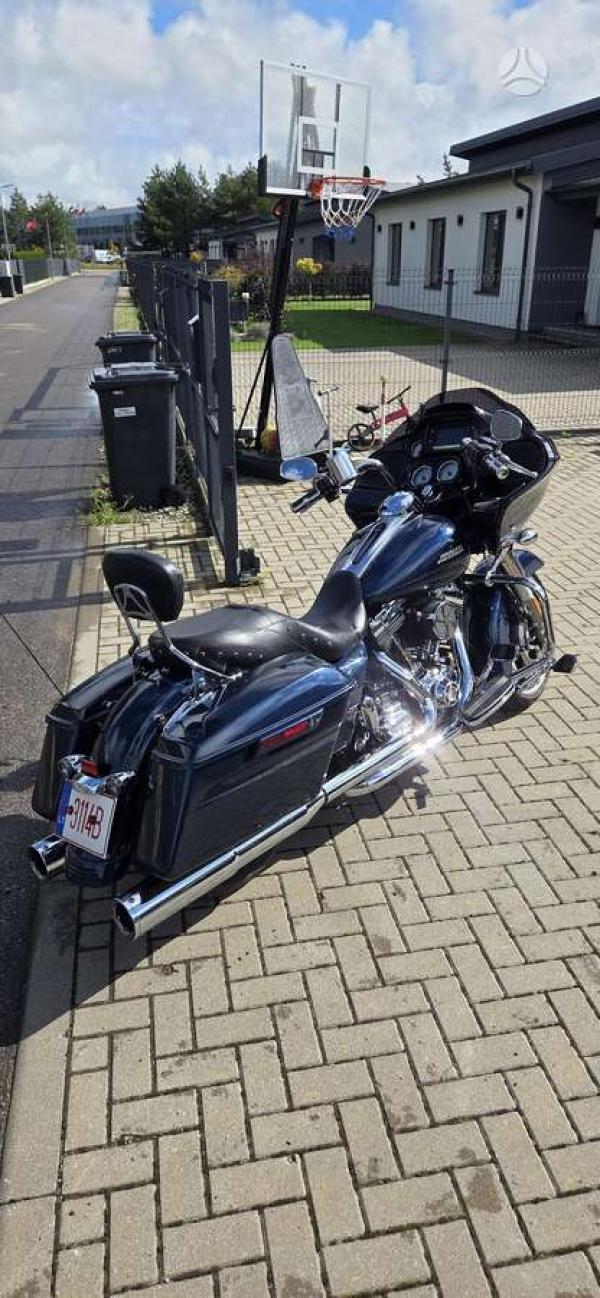 Harley-Davidson Road Glide 2016 in Vilnius on AUTOMOTO.COM.LV Harley-Davidson Road Glide 2016 in Vilnius, with an engine capacity of 0.00 L and mileage of 27 thousand km for 13000 €, photo 5 on AUTOMOTO.COM.LV
